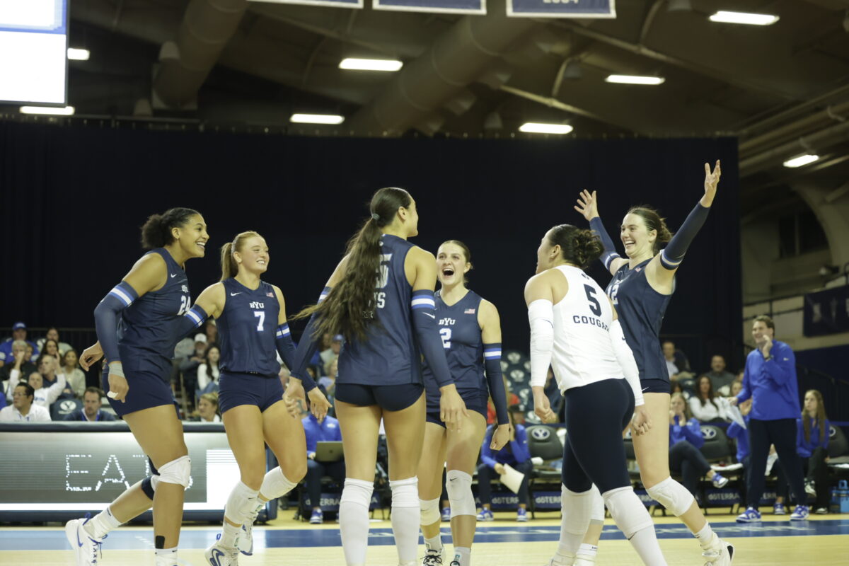BYU Roundup: Davis breaks freshman record as No. 25 Cougars defeat ...
